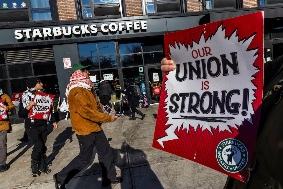 Starbucks strike to expand to over 300 US stores on Christmas Eve ...